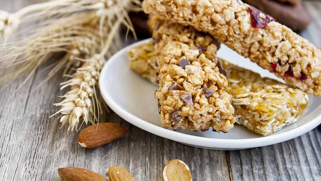 Muesli, cereal and nut snack bar review