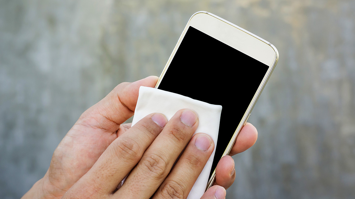 How to clean your smartphone